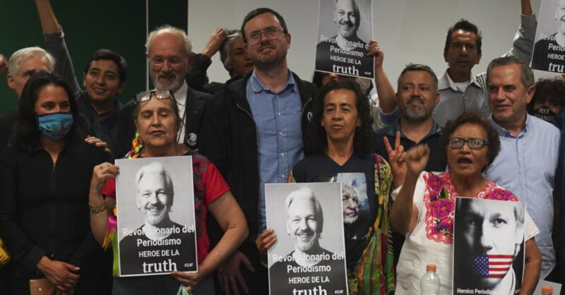 The family campaign to free Julian Assange comes to Mexico