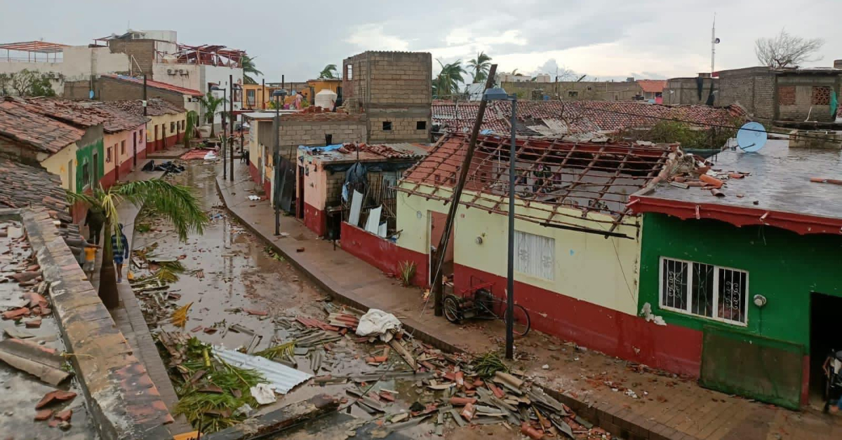 Photo Gallery: Hurricane Roslyn in Puerto Vallarta and Neighboring Nayarit Photo Gallery: Hurricane Roslyn in Puerto Vallarta and Neighboring Nayarit